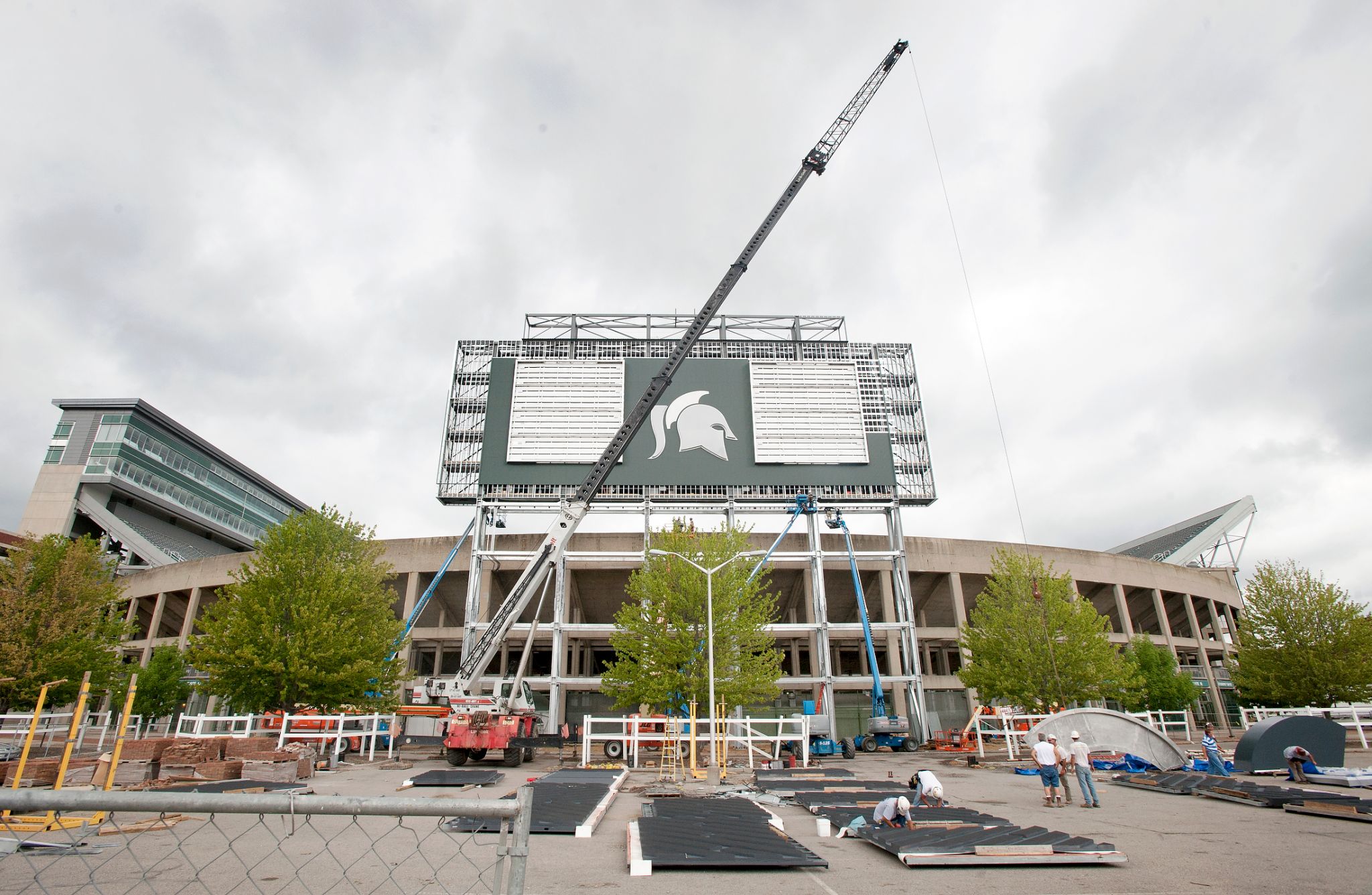 Illuminated Signs: Building stadium scoreboards - Sign Media