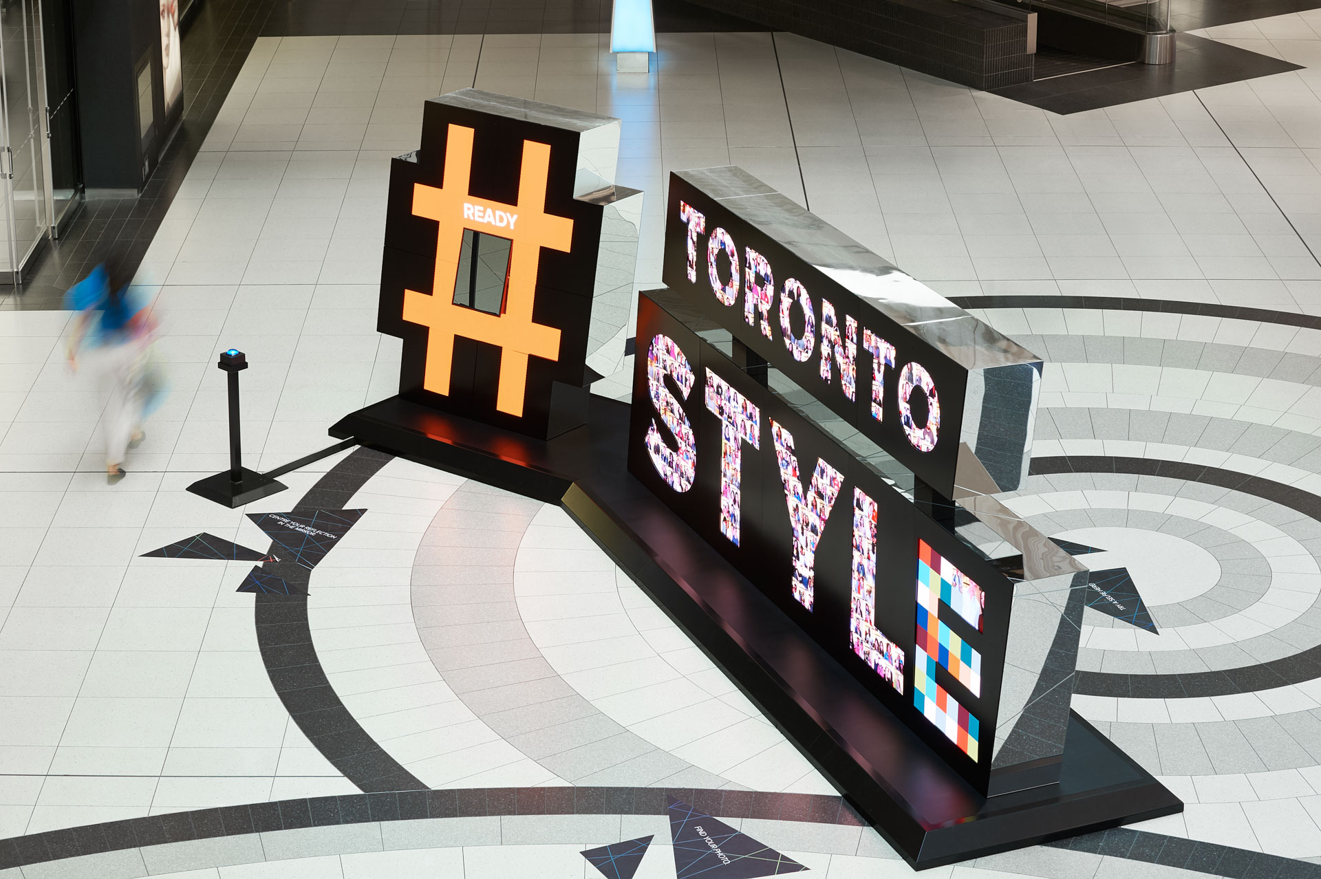 Interactive sign displays Eaton Centre customers’ selfies - Sign Media ... Interactive sign displays Eaton Centre customers’ selfies - Sign Media ...