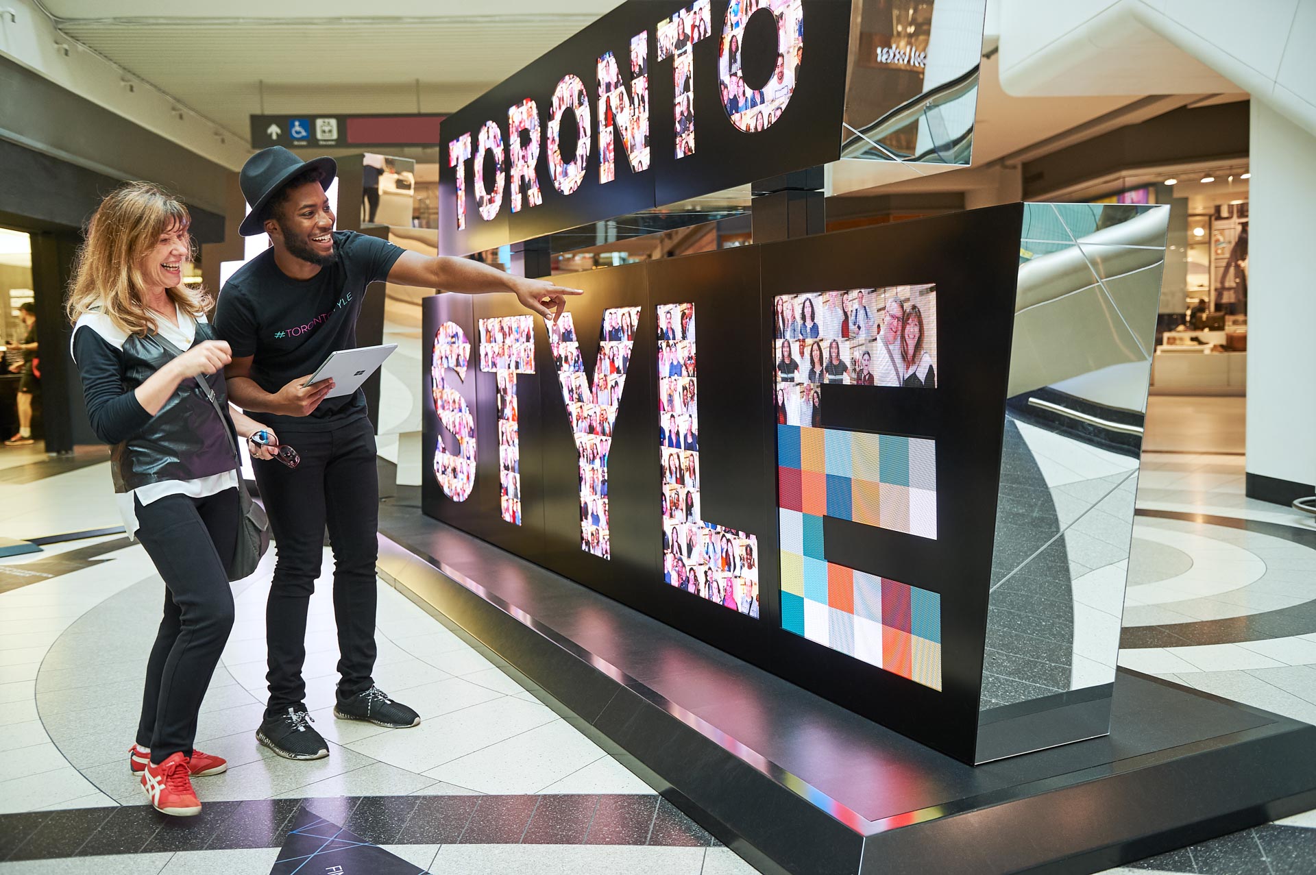 Interactive sign displays Eaton Centre customers’ selfies - Sign Media ... Interactive sign displays Eaton Centre customers’ selfies - Sign Media ...