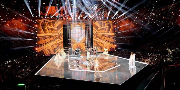 Victoria’s Secret Fashion Show features Canadian-made backdrop - Sign Media