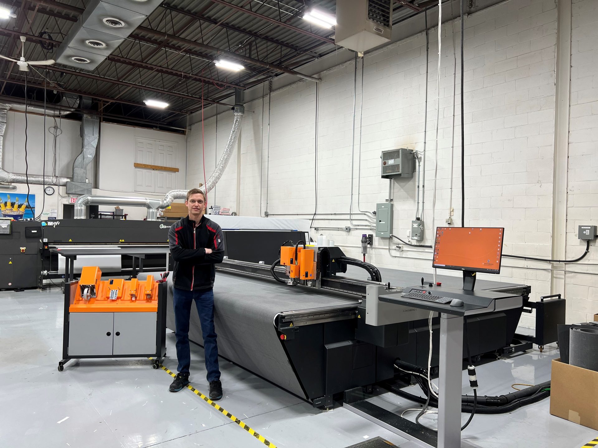 Canadian specialist in signage nicknames digital cutting table ‘The ...