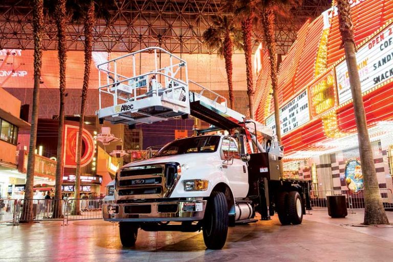 Keeping business booming: How boom trucks can help sign operators work ...